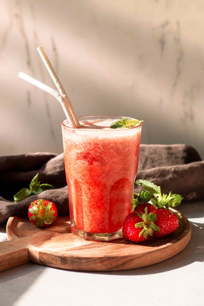 Mojito de fresa en Mambo - Recetas Cecotec Mambo · Cecofry