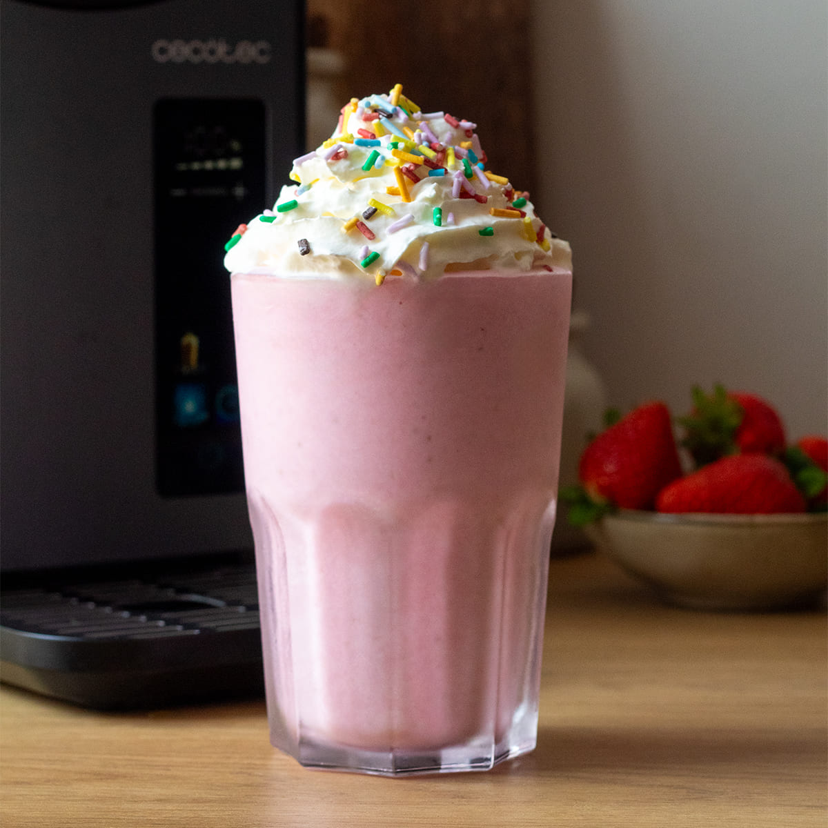 Frappé de fresa en la Twist&Ice - Recetas Cecotec Mambo · Cecofry